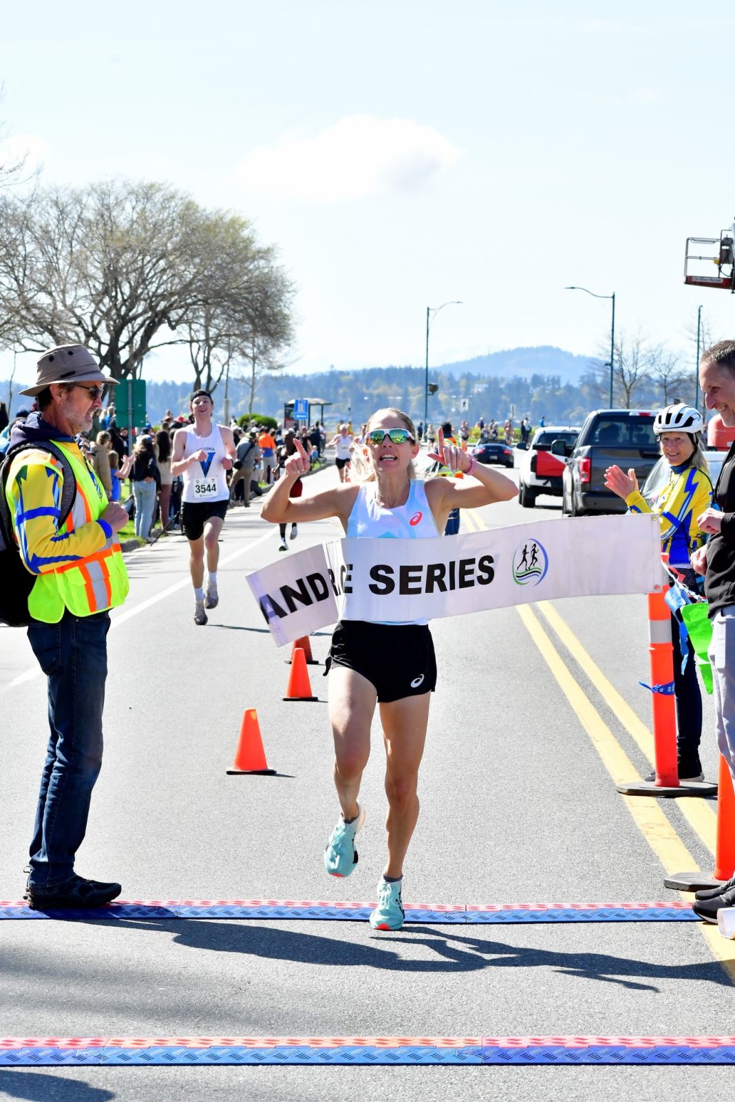 Brandon Vail and Natasha Wodak win 2025 Bazan Bay 5K - Athletics ...