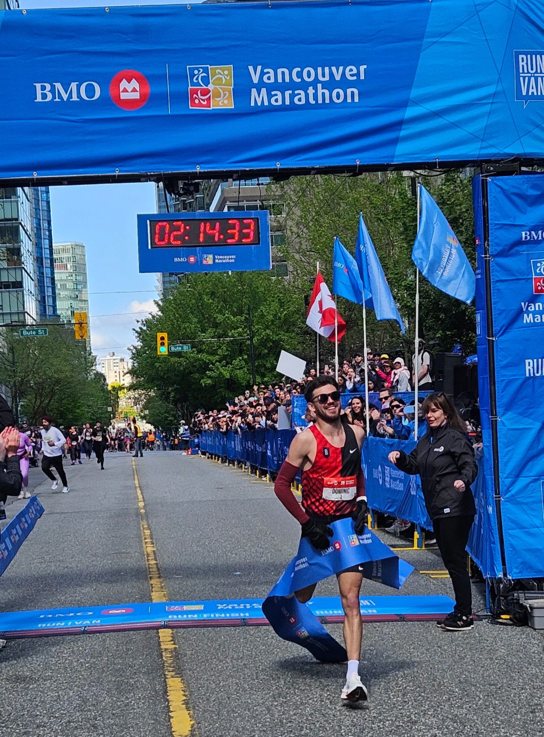 Arce, Pidhoresky win the 2025 Vancouver Marathon, Davies and Esplin win ...