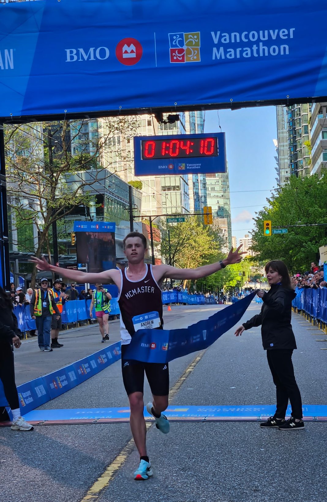 Arce, Pidhoresky win the 2025 Vancouver Marathon, Davies and Esplin win ...